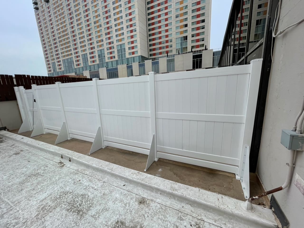 How-to Guide: High Wind Installation - Weatherables