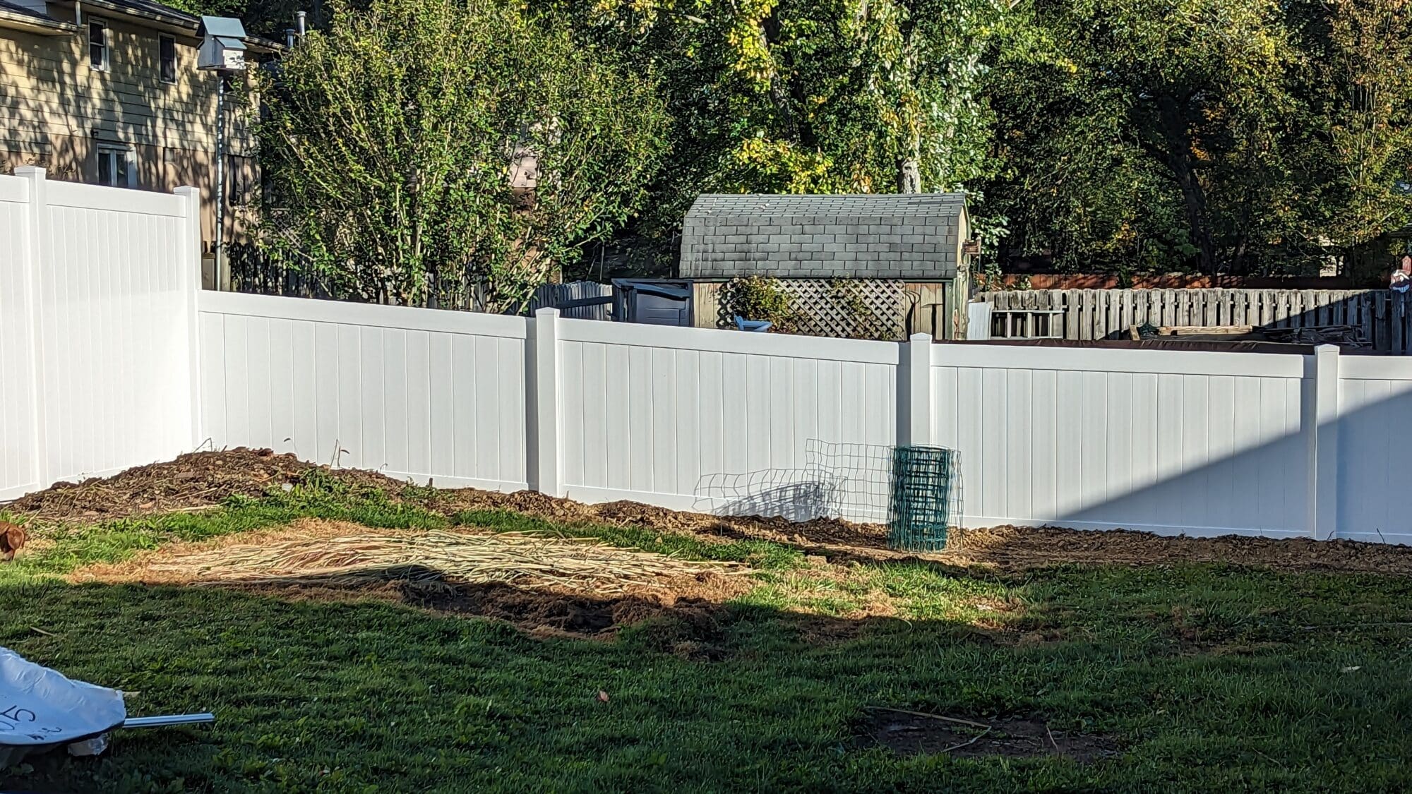 Pvc Fence Post Lighting Ideas 12 Amazing Low Maintenance Fence Ideas